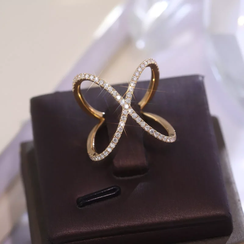 Bow Brilliance Ring | Round-Cut Moissanite Ring with Symmetrical Bow ...